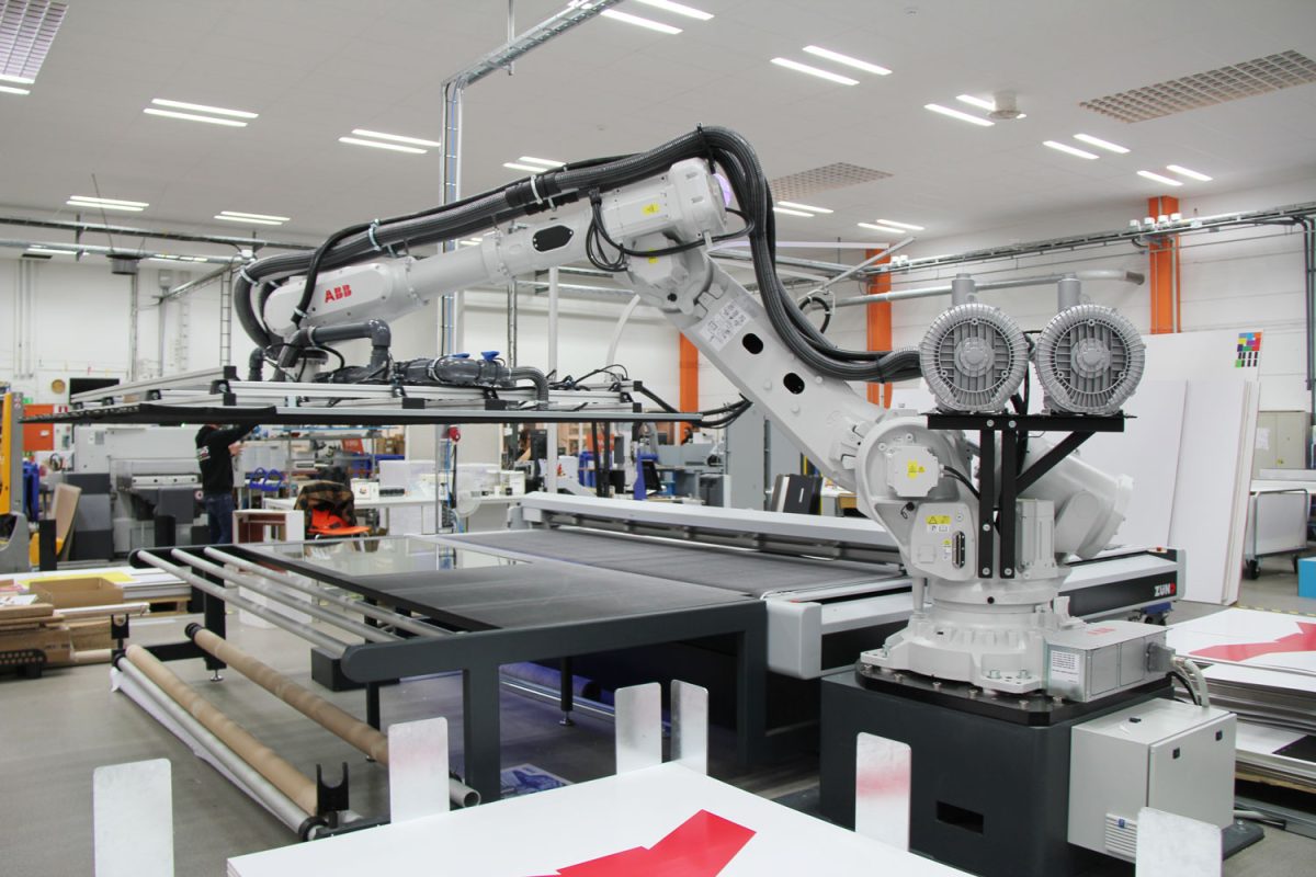 For Åtta45, Size matters in robot automation | robotfactory.dk